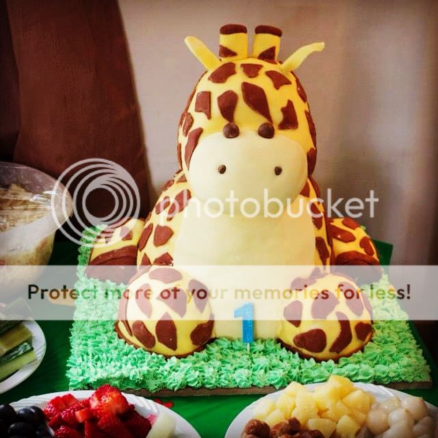 Giraffe cake in shape of number one | BabyCentre