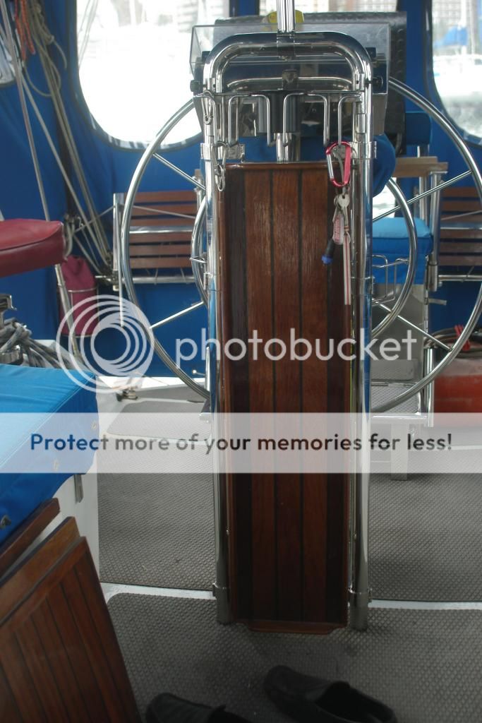 Folding Cockpit Table fitting (Whitlock/Lewmar) - what's this bit ...